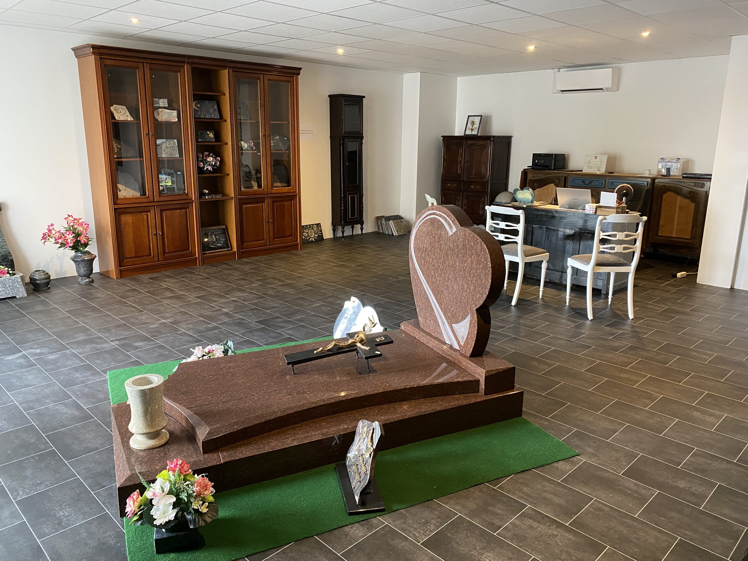 Nos monuments funéraires - Pompes Funèbres Saint Geoursoises